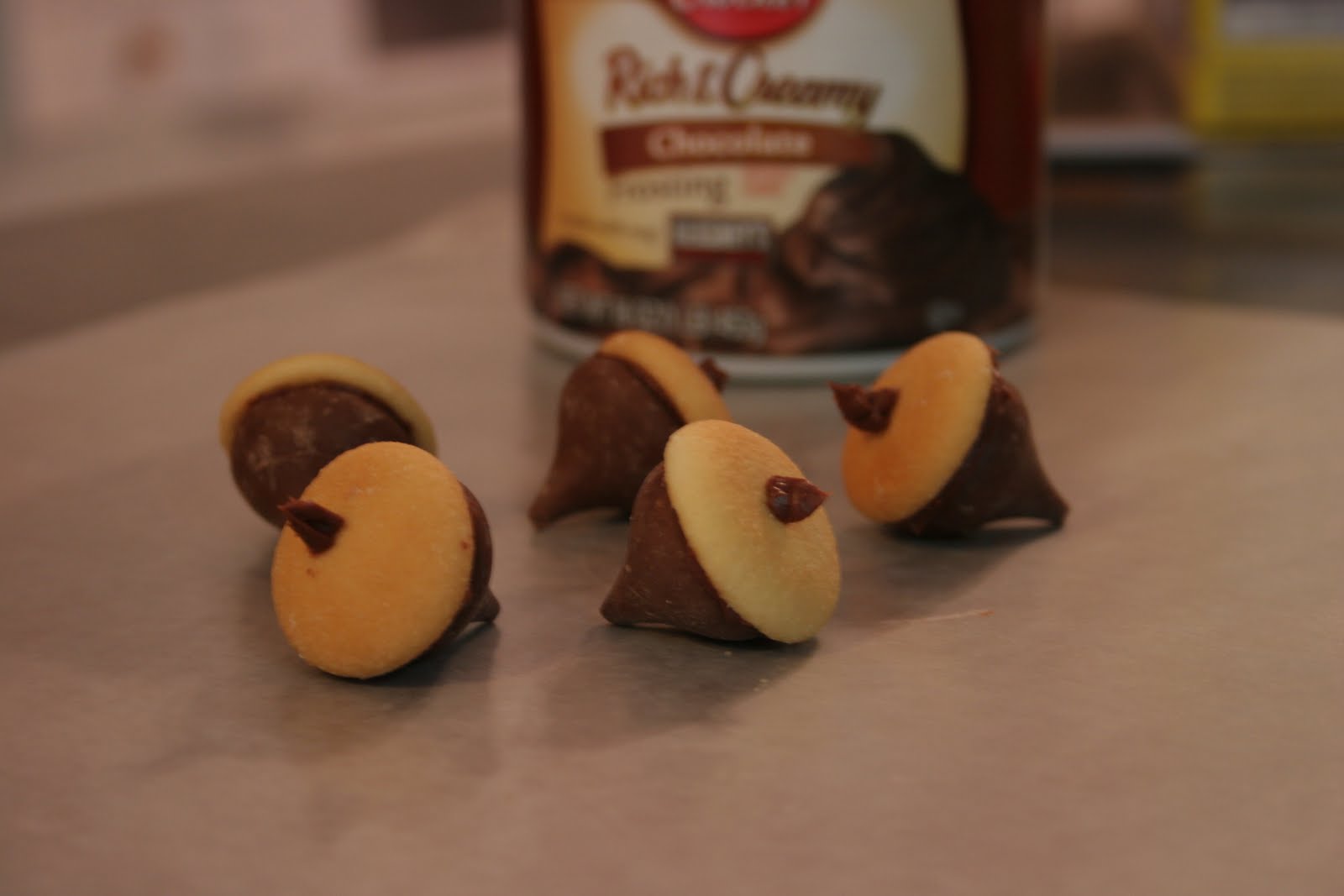 Punkie Pie's Place ...: Acorn Candy Cookie Toppers {Tutorial}