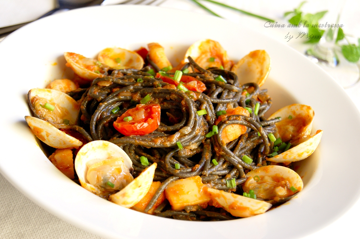 Cocina con Mina: Espaguetis nero di sepia con cava a la marinera