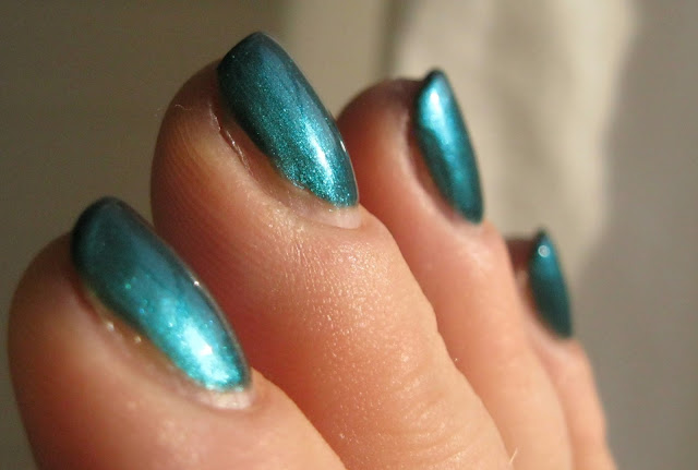 Lacquer Slacker Liz: Butter London Thames and Henley Regatta