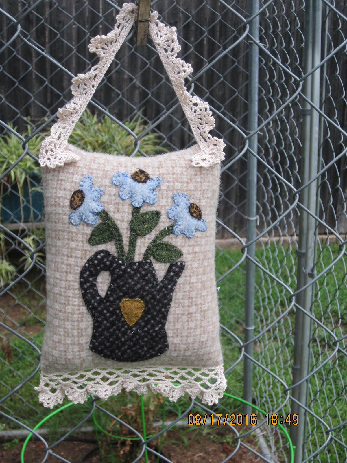 Elegantly Primitive: WOOL APPLIQUE DOOR HANGERS