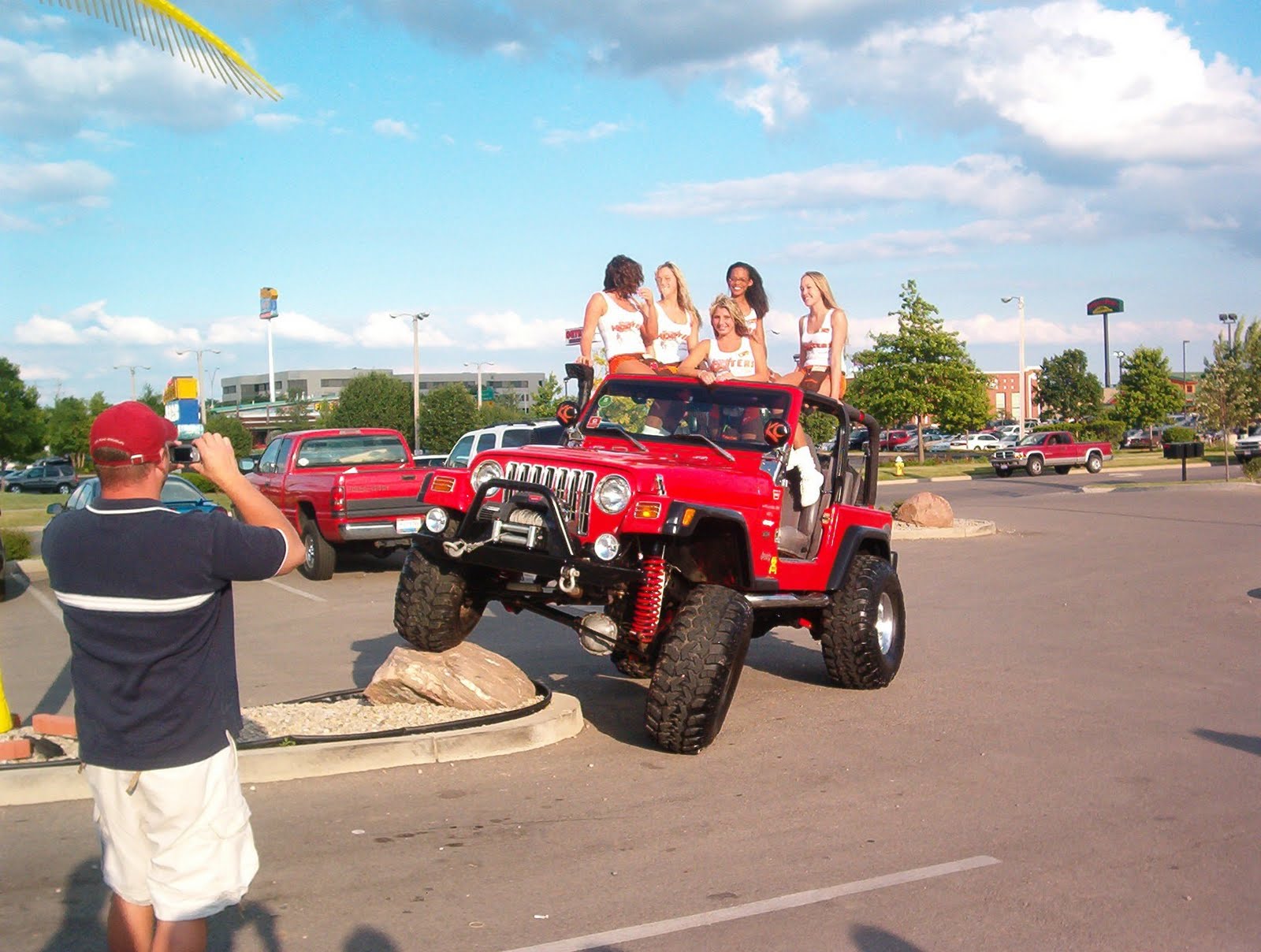 Fun & Entertainment: Jeep Girls.