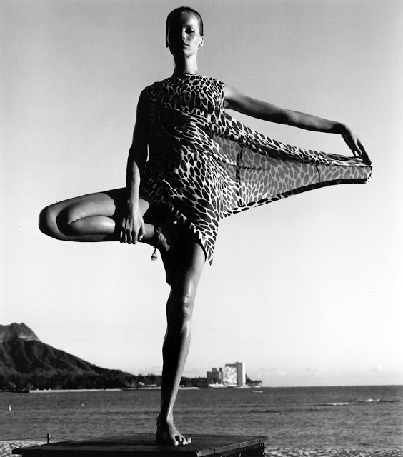 Extraordinary Fashion Photography Taken by Horst P. Horst From Between ...