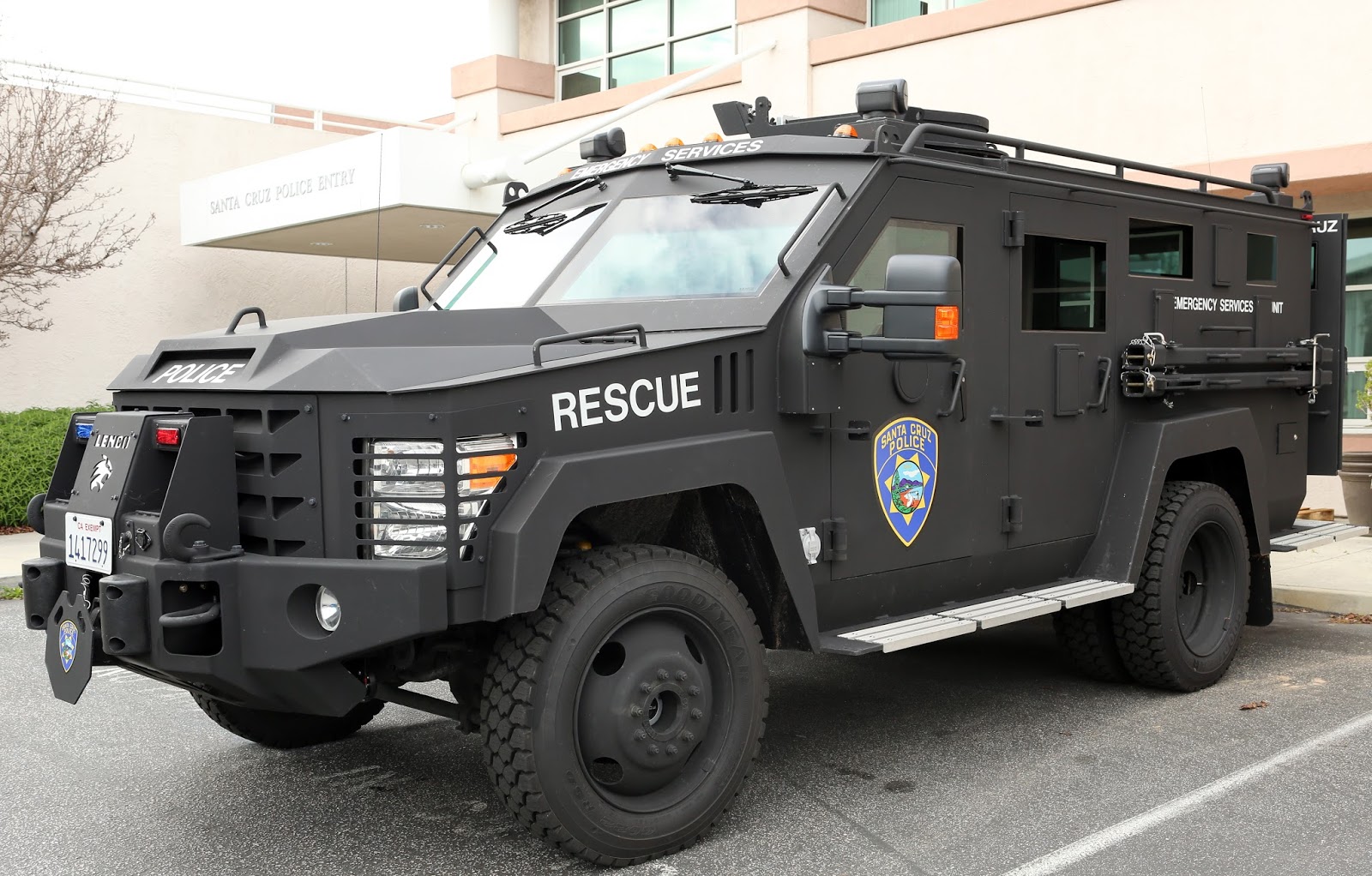 Santa Cruz Police: Local Media Gets Showroom Visit with SCPD BearCat