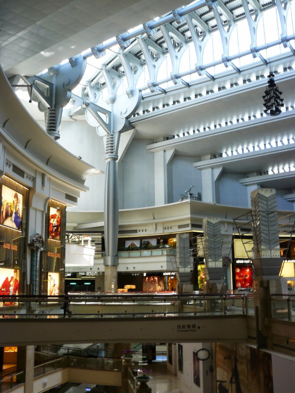 Chaos and Kanji: Taipei 101: It's a Very Tall Building After All