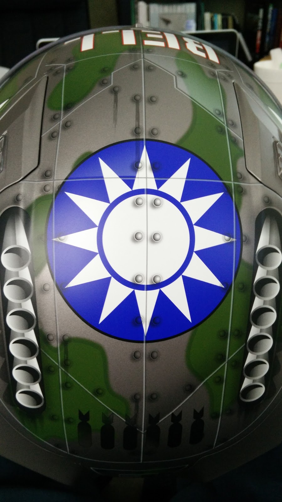 East-West Brothers Garage: Product Review: Bell Vortex Flying Tigers Helmet