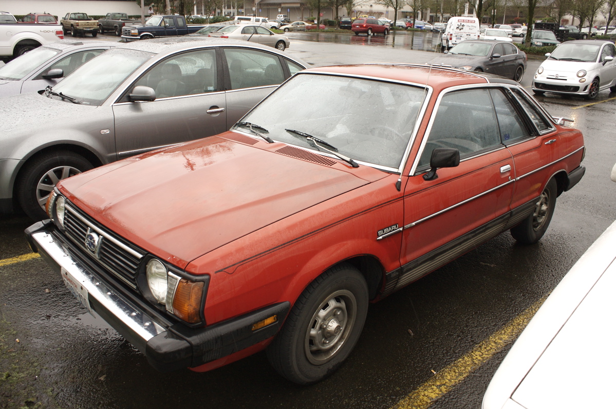 OLD PARKED CARS.: Vinyl Half-Roofed 1980 Subaru 1600 DL-5.