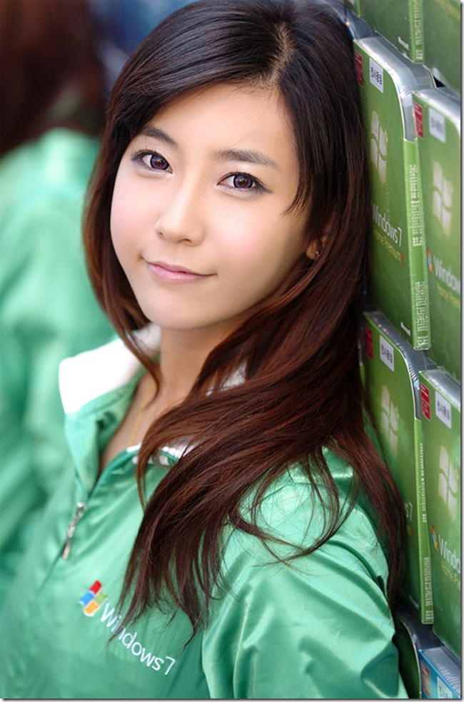 Beautiful Race Queen Of Korea And Windows 7 | Wonderful World Of Pictures