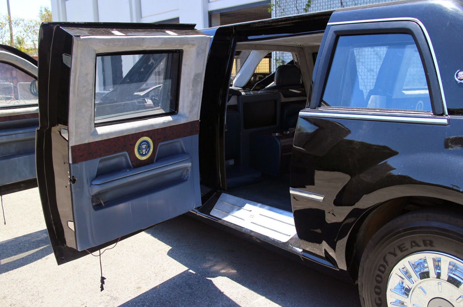 8 Things You Need to Know about 'The Beast' - US Presidential Limousine ...