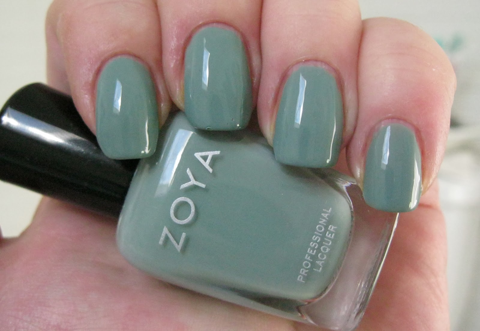 Lacquer Slacker Liz: A Bevy of Zoya Swatches (picture heavy)
