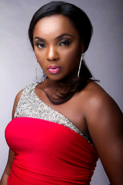 Royal Arts Academy: CHIOMA CHUKWUKA DEBUTS WITH 'ON BENDED KNEE'!