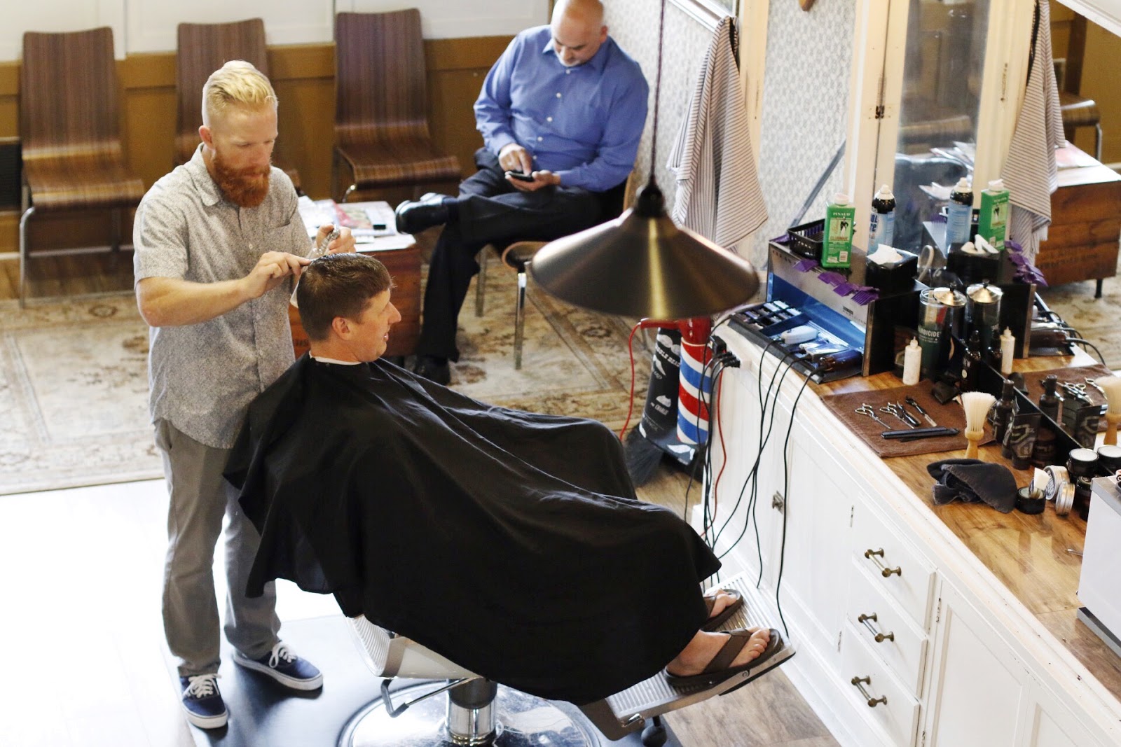 Contoh Dekorasi Barbershop Sebagai Referensi Untuk Sebuah Bisnis Khusus ...