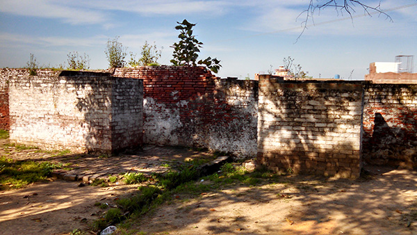 Old History and Historical Pictures: Pooran's Well Sialkot Pakistan