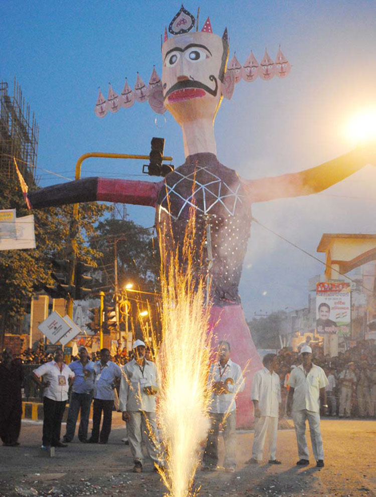 Varanasi View: Ravan Vadh held at Maldahiya