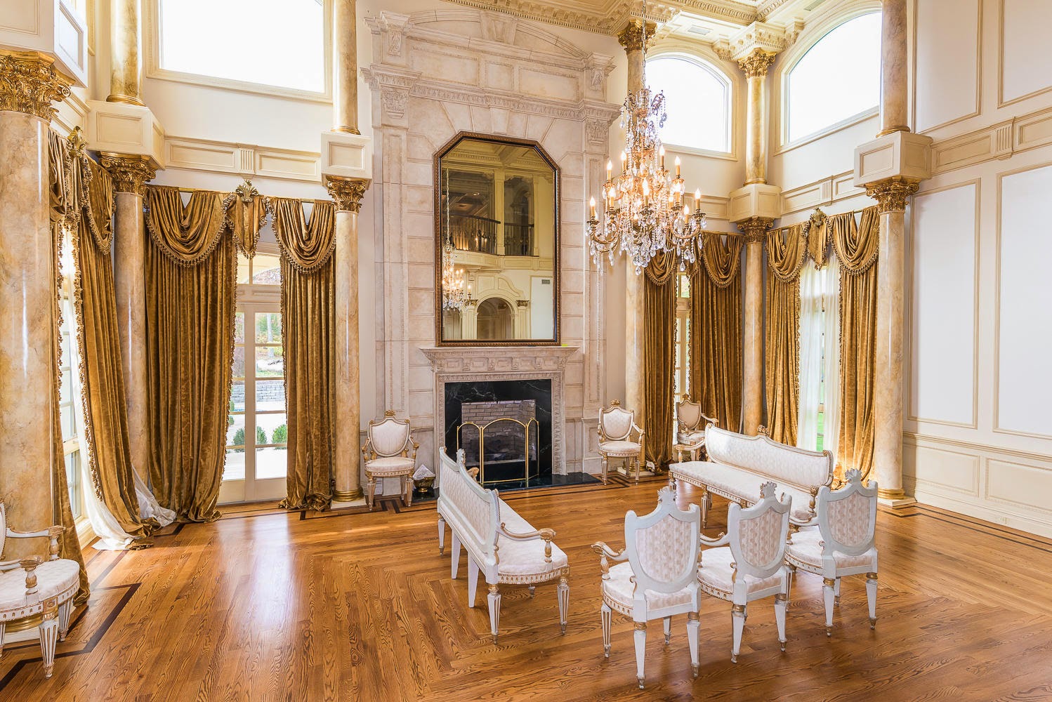 Eileen's Home Design: A Look at Some Grand Living Rooms