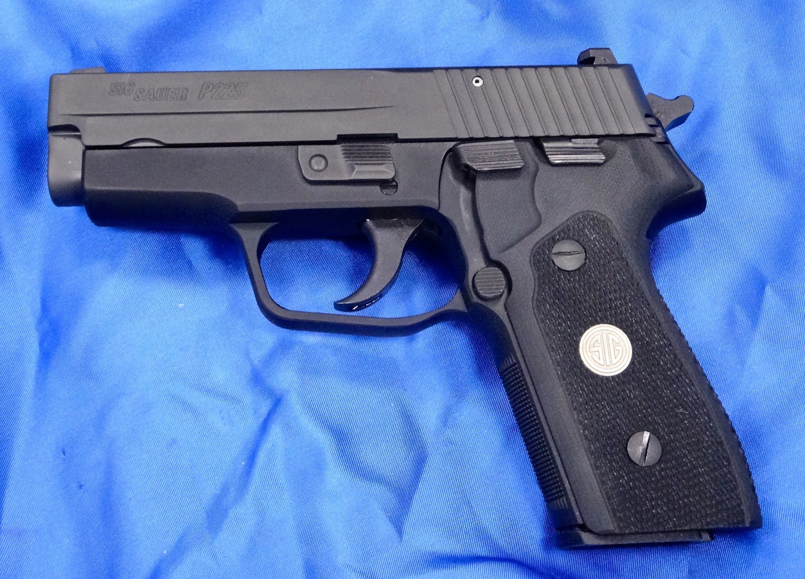 Average Joe's Handgun Reviews: Reintroduced SIG P225