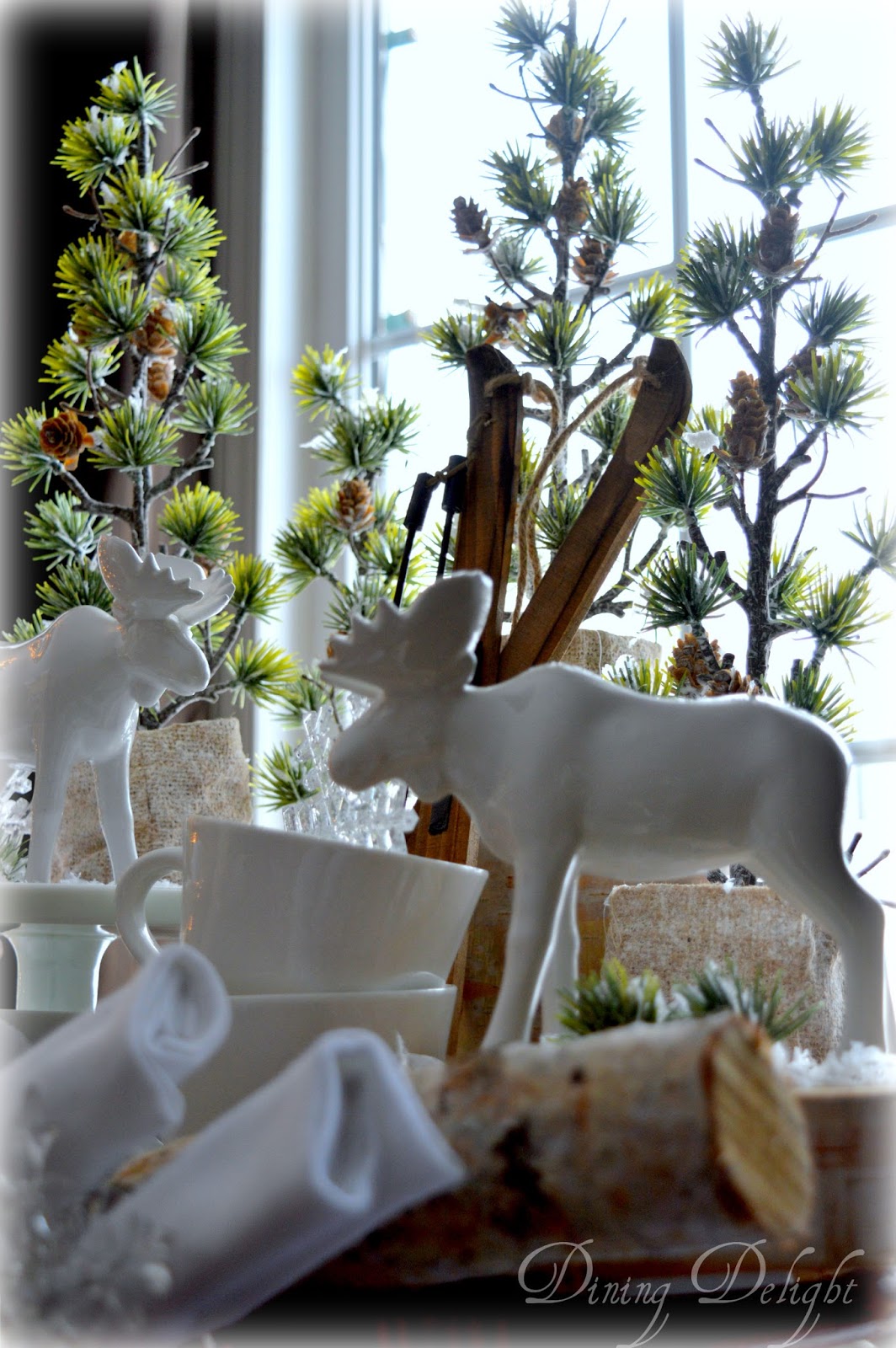 Dining Delight: Winter Display in a Tray