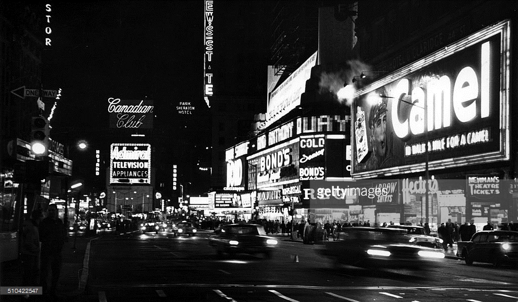 Times Square 1943, Smoking camel sign