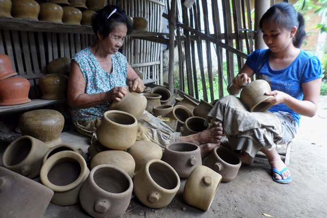mybeautifulILOILO: Pottery Making in Miagao: True to Tradition
