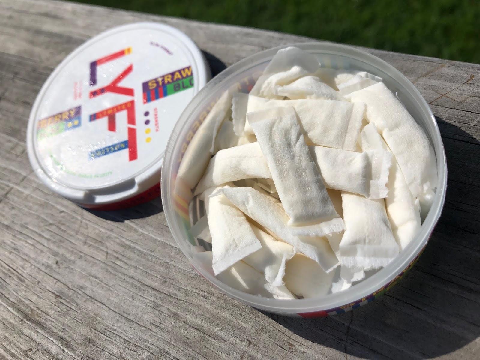 Lyft Strawberry Bloom (Nicotine Pouches) - Review. 16 July 2019.