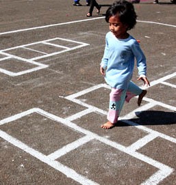 MENGAPLIKASIKAN PERMAINAN TRADISIONAL ANGKLEK DI PAUD | ANAK PAUD ...