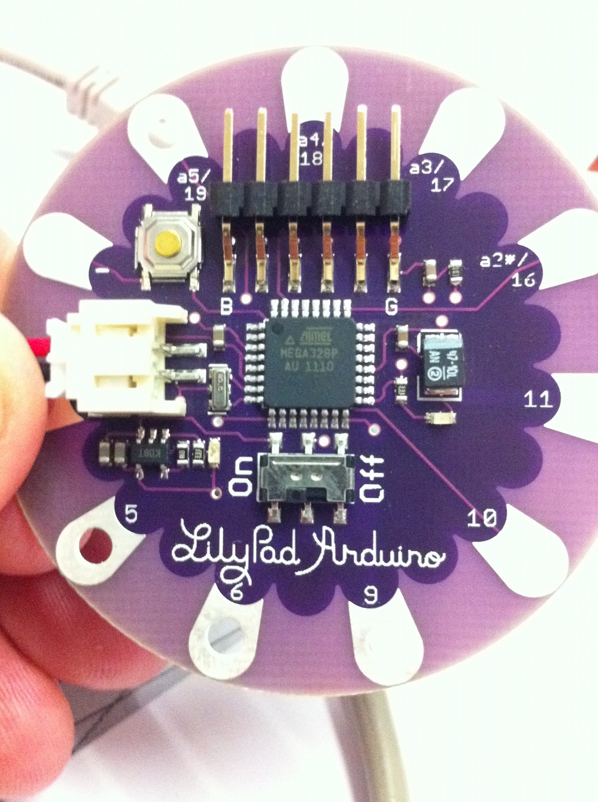 Only_Dead_Fish_Go_With_The_Flow: Arduino Lilypad CyberHat