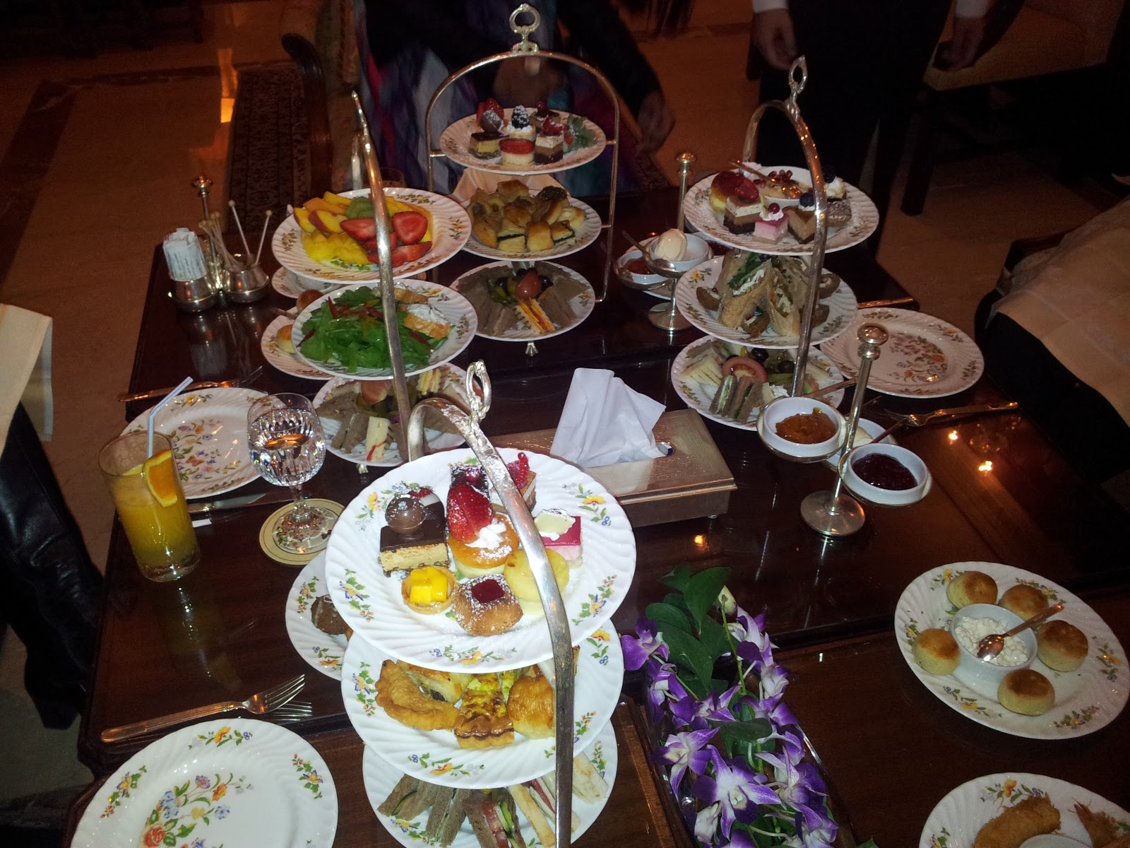 Life in Kuwait Blog: The English Tea Lounge- Sheraton