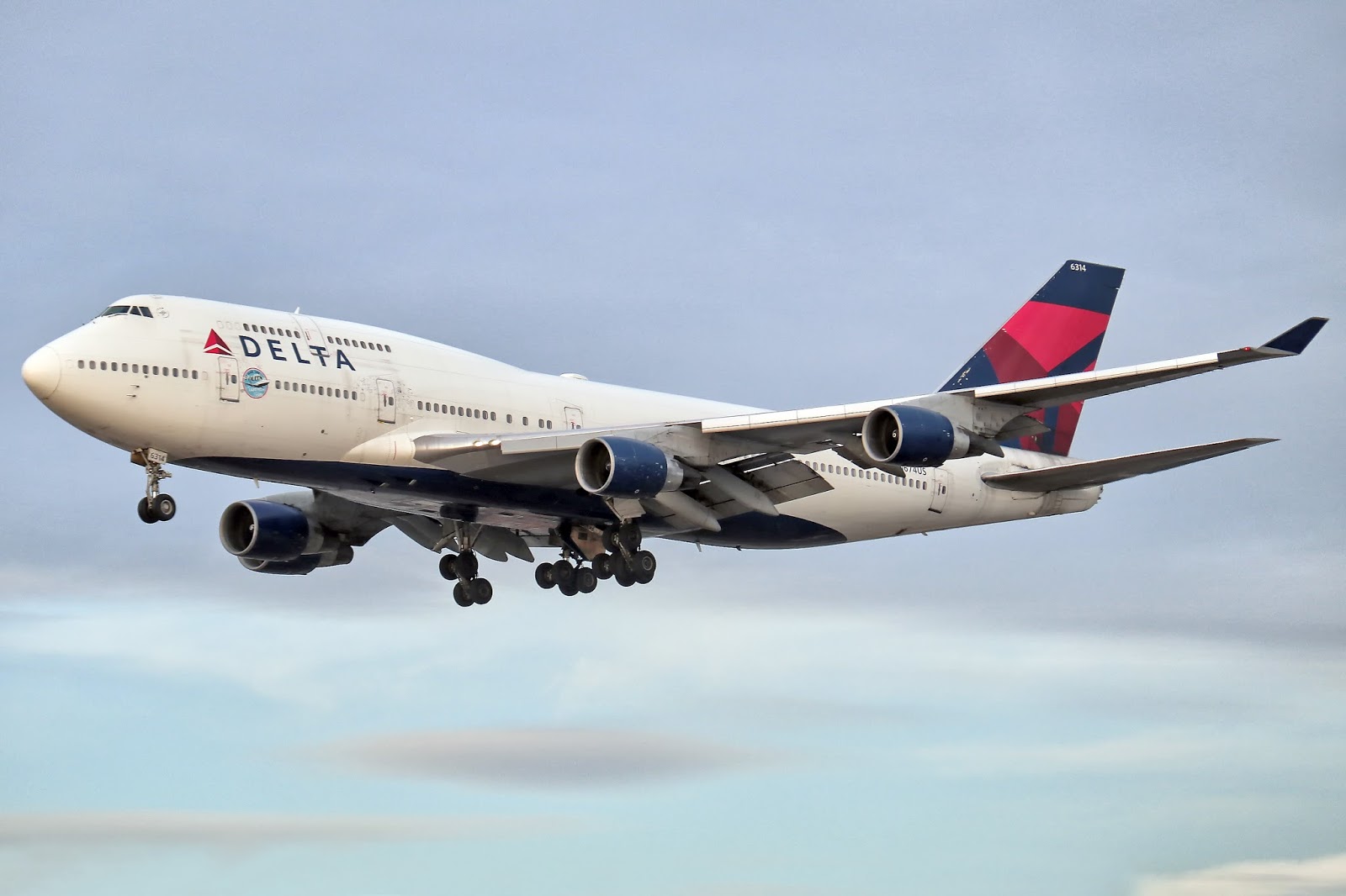 Aero Pacific Flightlines: Delta Airlines Boeing 747-451 (30269/1232) N674US