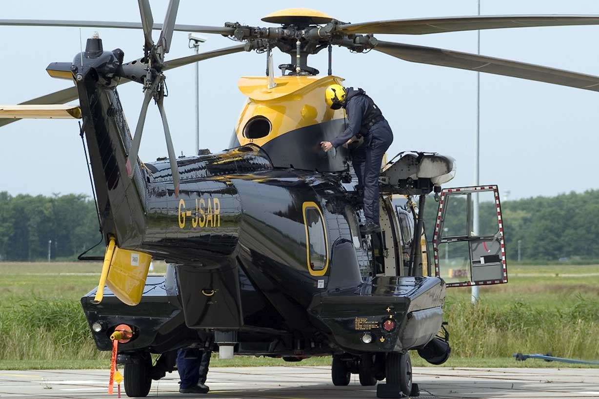 nhungdoicanh: Eurocopter AS-332 Super Puma