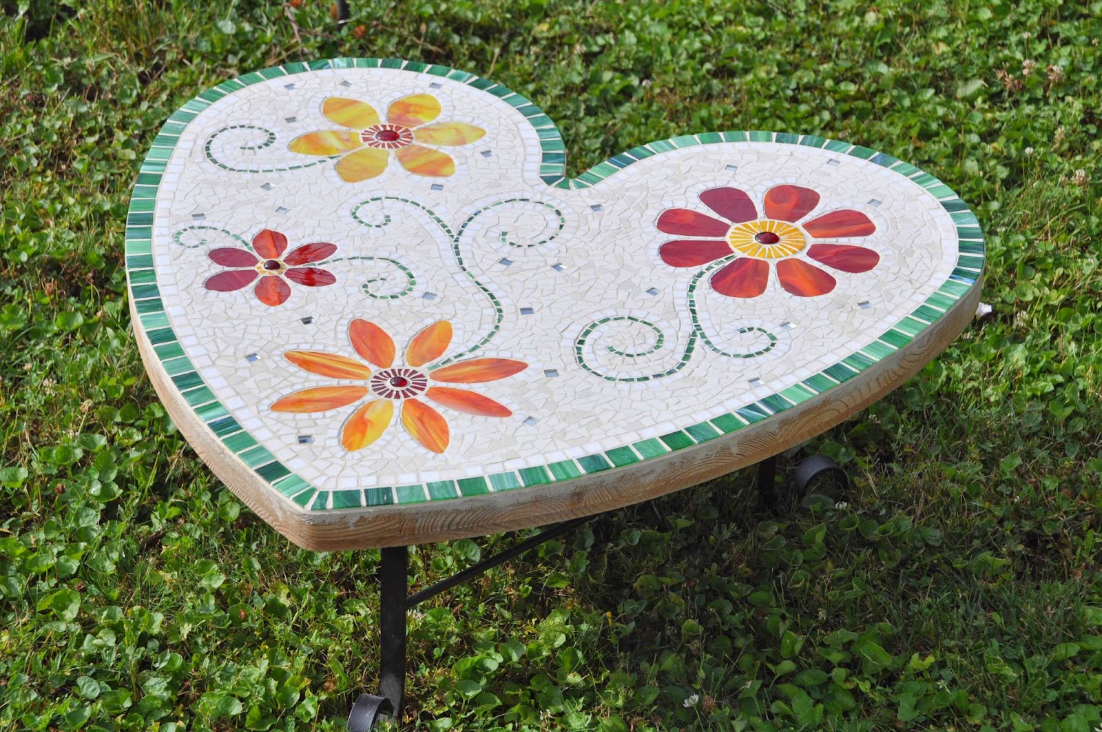 Jardin Créatif de Marianne: Petite table en mosaique