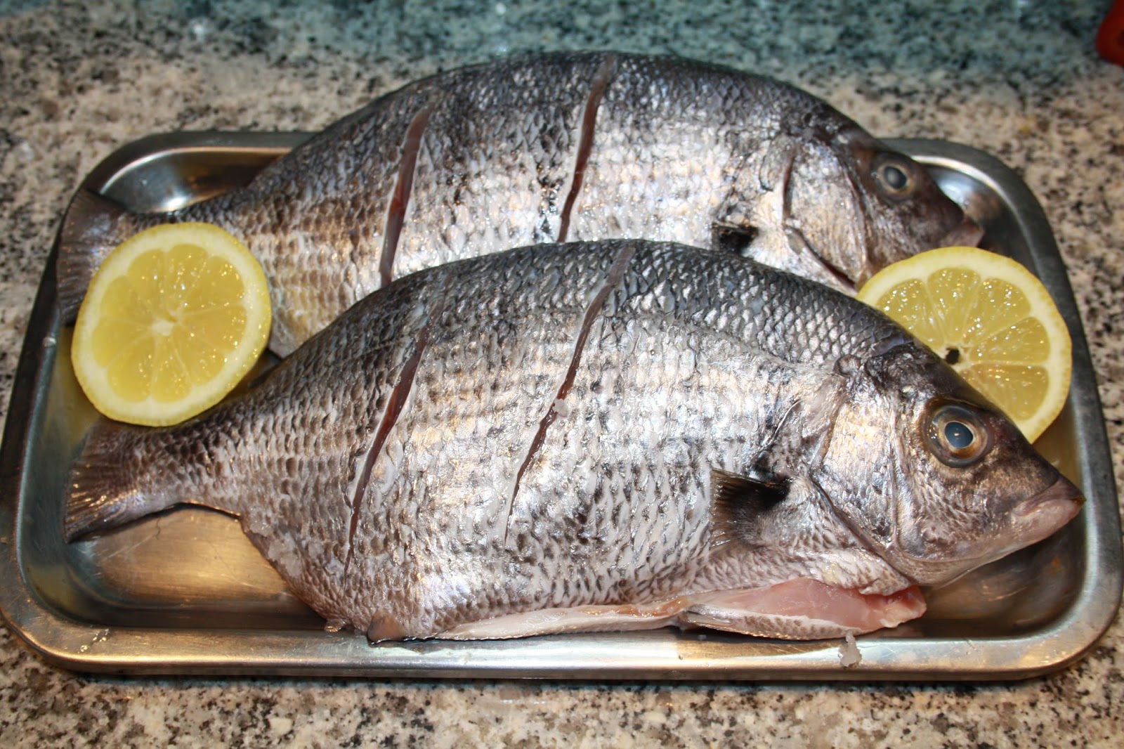 Cantinho da Gaiata: Sargo no Forno com Legumes