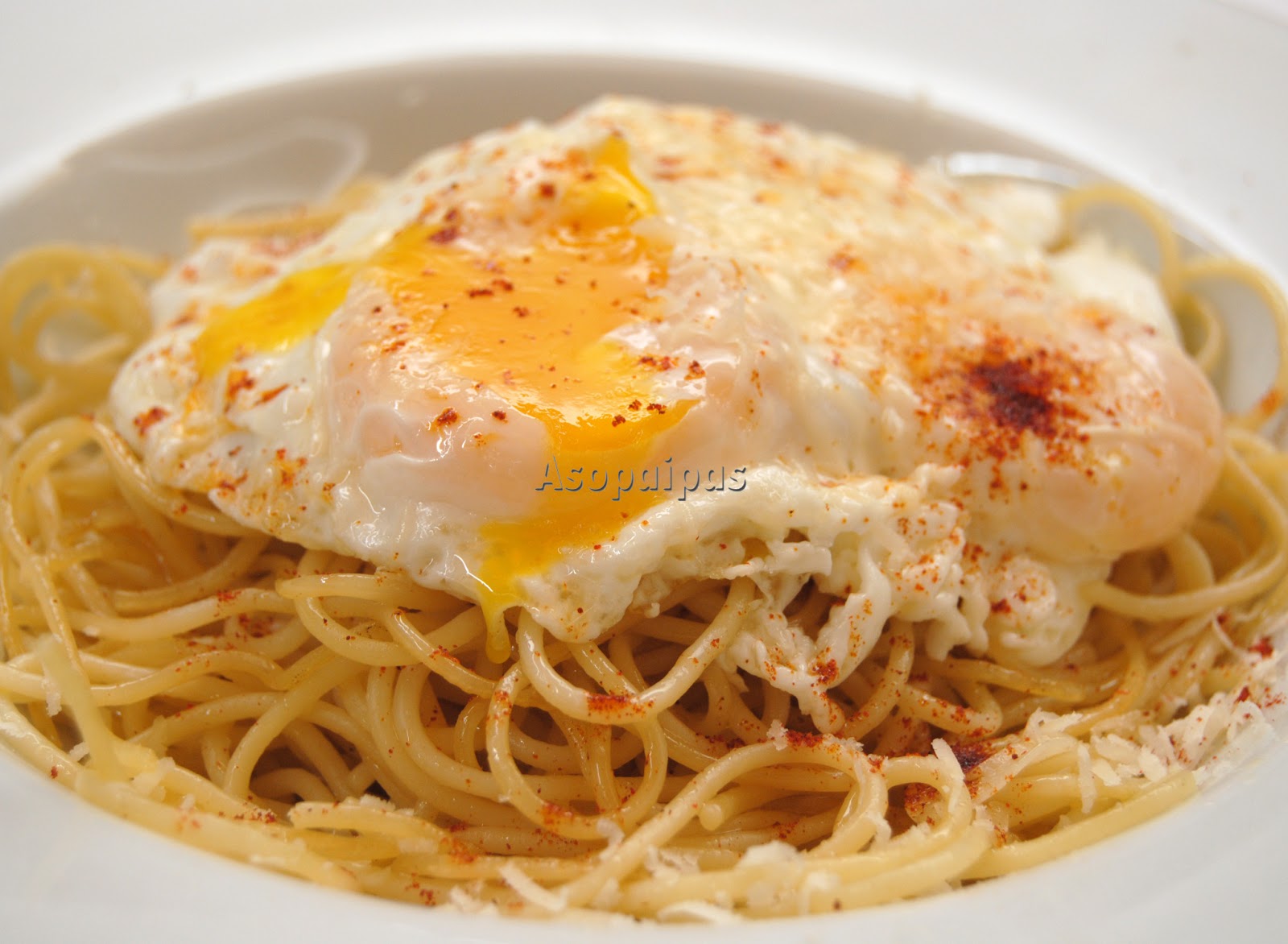 Espaguetis con Huevo Frito (Spaghetti con Uovo Fritto). Receta ...