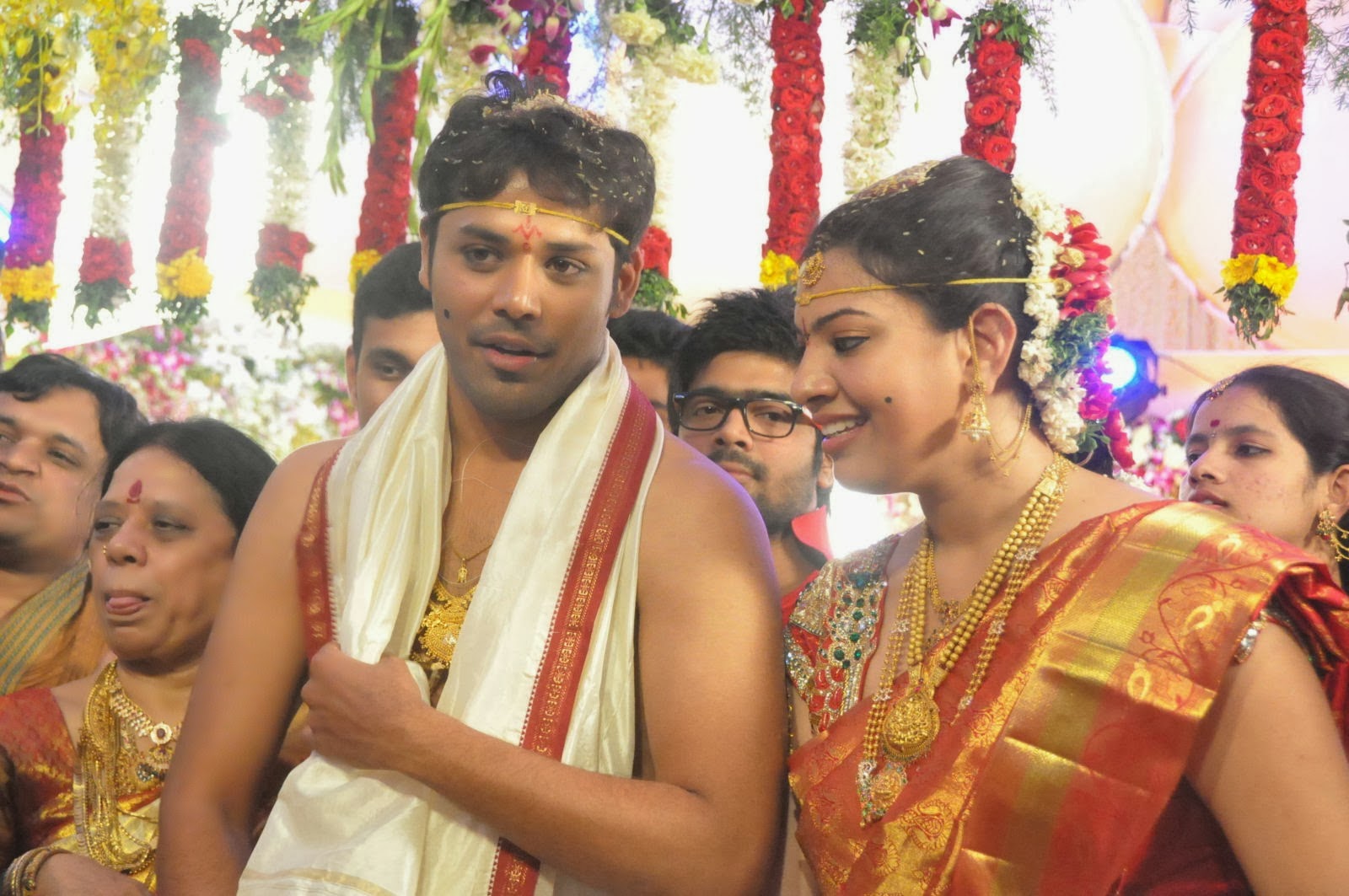 Geetha Madhuri Nandhu Marriage Exclusive Pics - LazyDyude