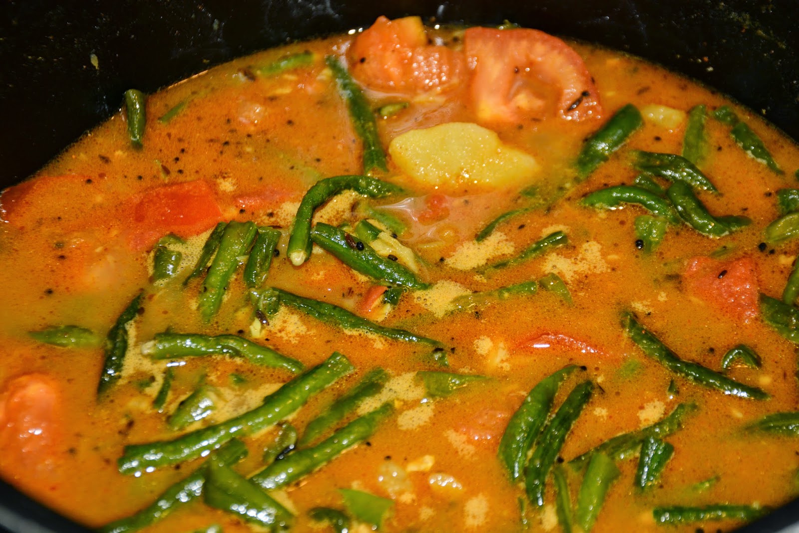 Nepali Tummy!!: Aloo Bodi ko Tarkari (Long Beans-Potato Curry)!!