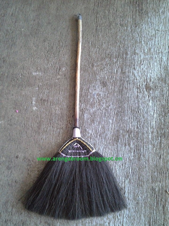 TENTANG IJUK: Pembuatan Sapu Ijuk Jahit