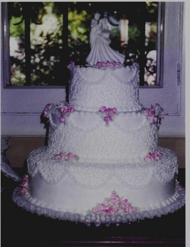 Cake Concepts by Cathy: Cornelli Lace and Scroll Work... both make ...