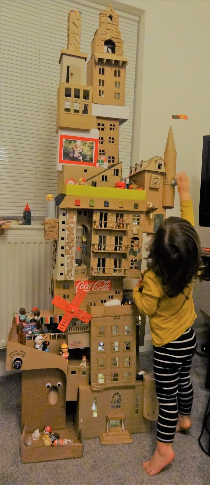 Tom's Creativity Brain Dump: Cardboard box tower