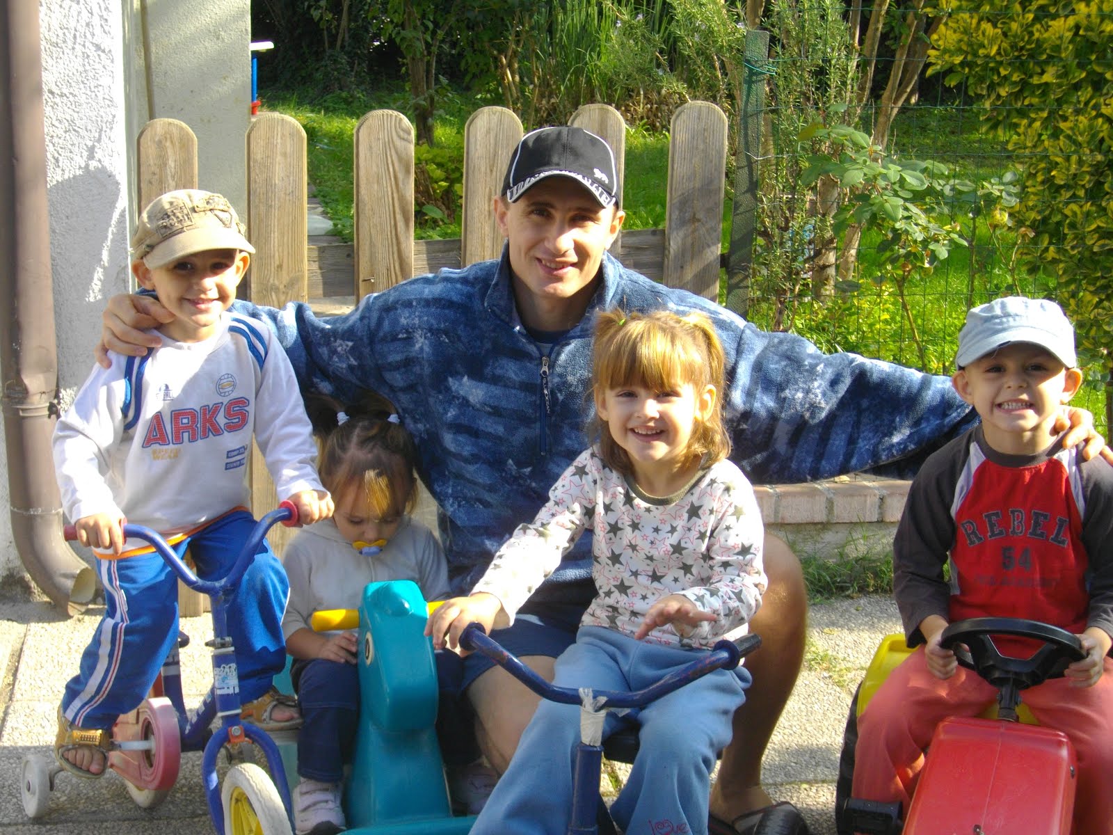 Giuliano Stroe: in oure garden , Italy