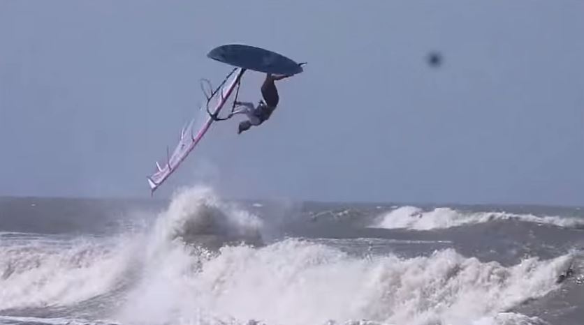 WINDSURF Colombia: Push-Loop Fails in Puerto Velero, Colombia