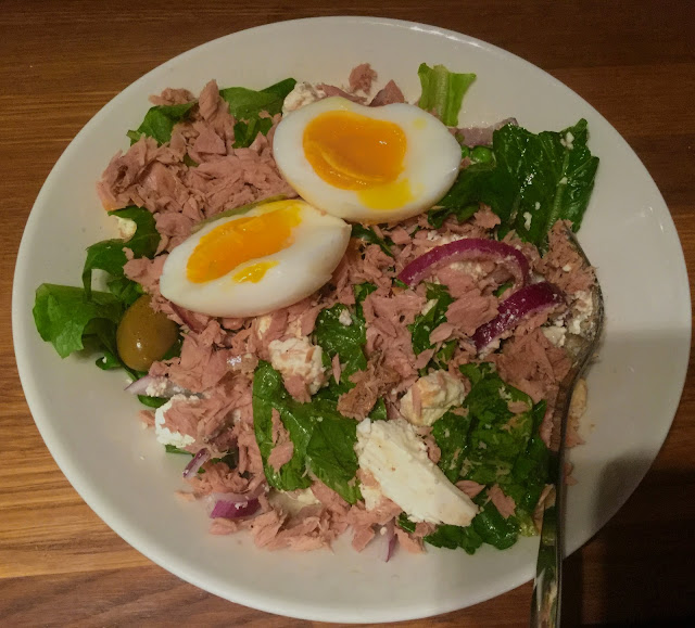 Nopea tonnikalasalaatti - Saran kotikolo