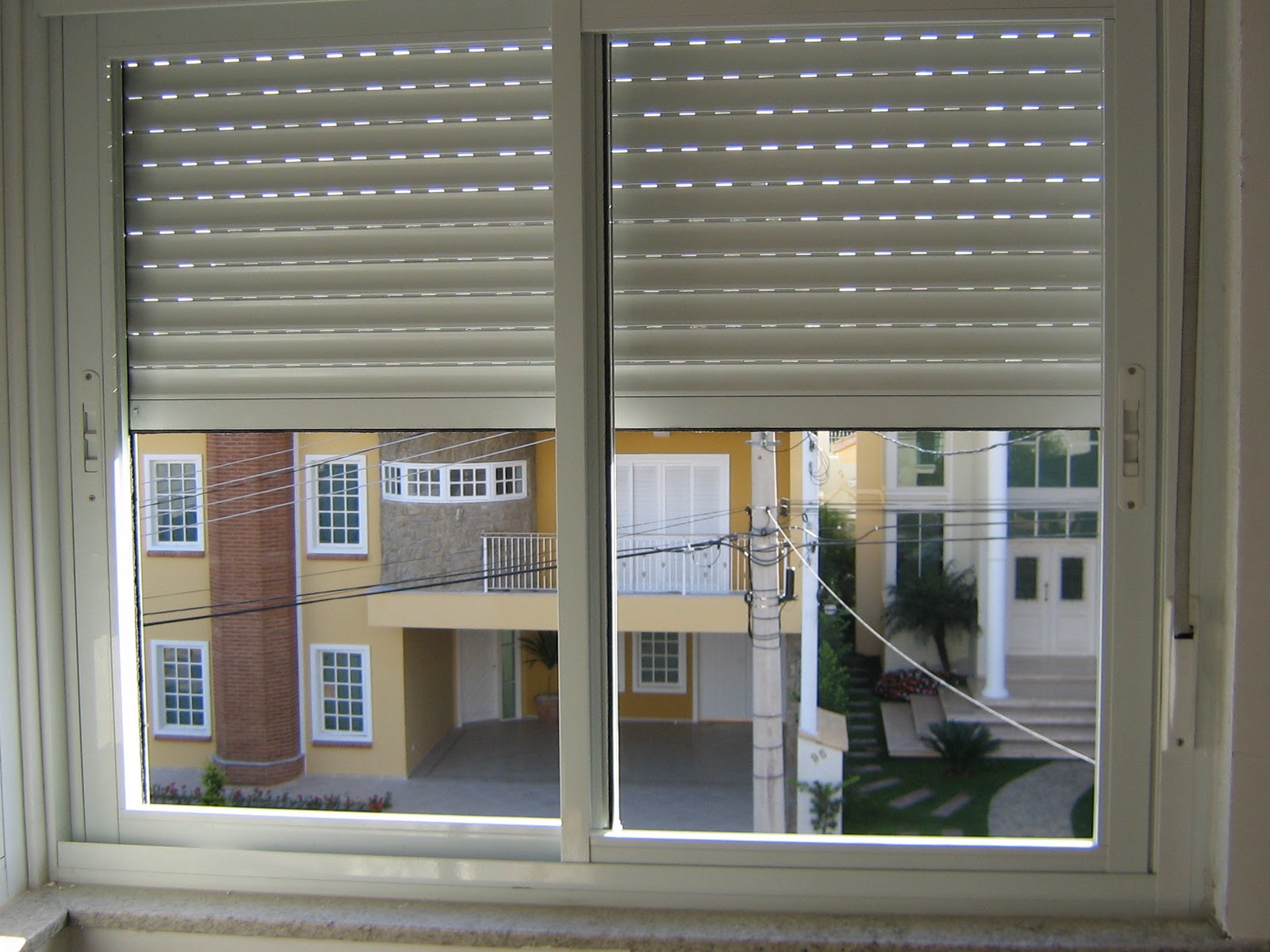 Esquadrias de Aluminio: Janela com Persiana Integrada