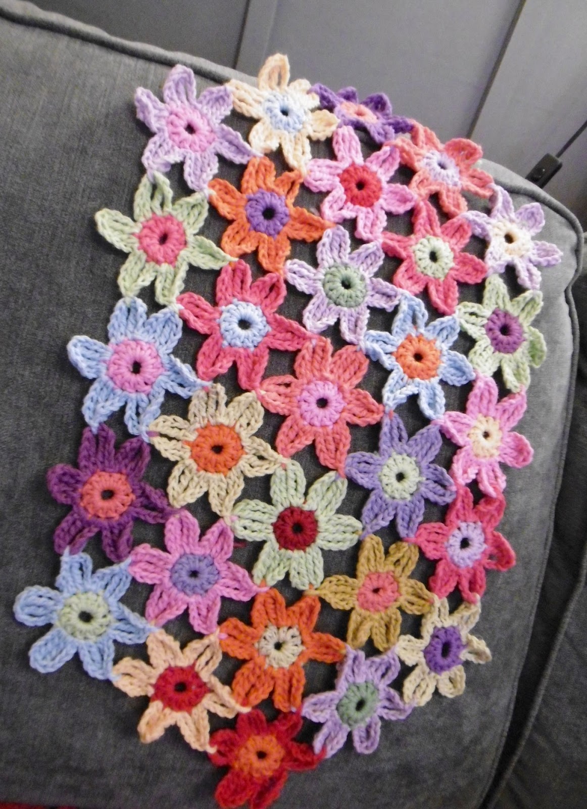 Susan Pinner: CROCHET PATTERN: Sussex Flower Mat, Cushion, tablecloth ...