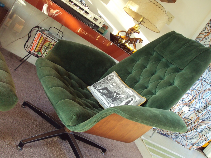 I HEART EVERYTHING: The Big Green Chair O' My Dreams