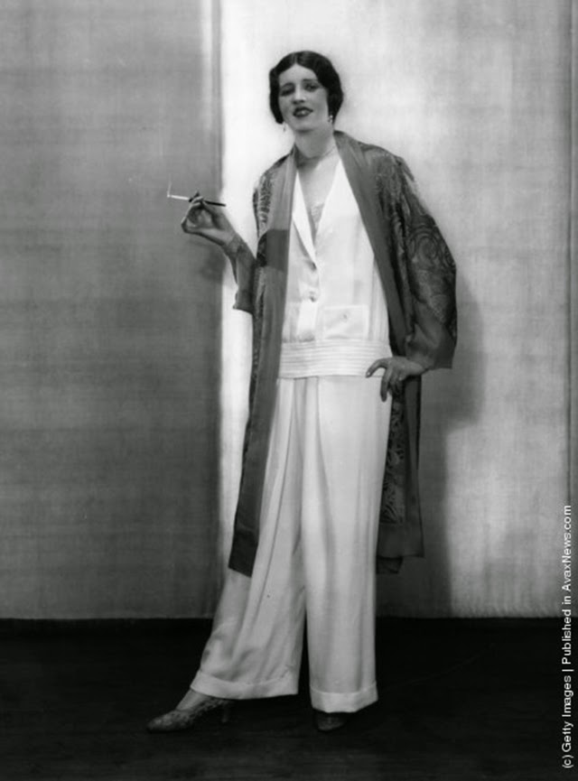 20 Black and White Portraits of Women with Cigarettes From the 1920s ...