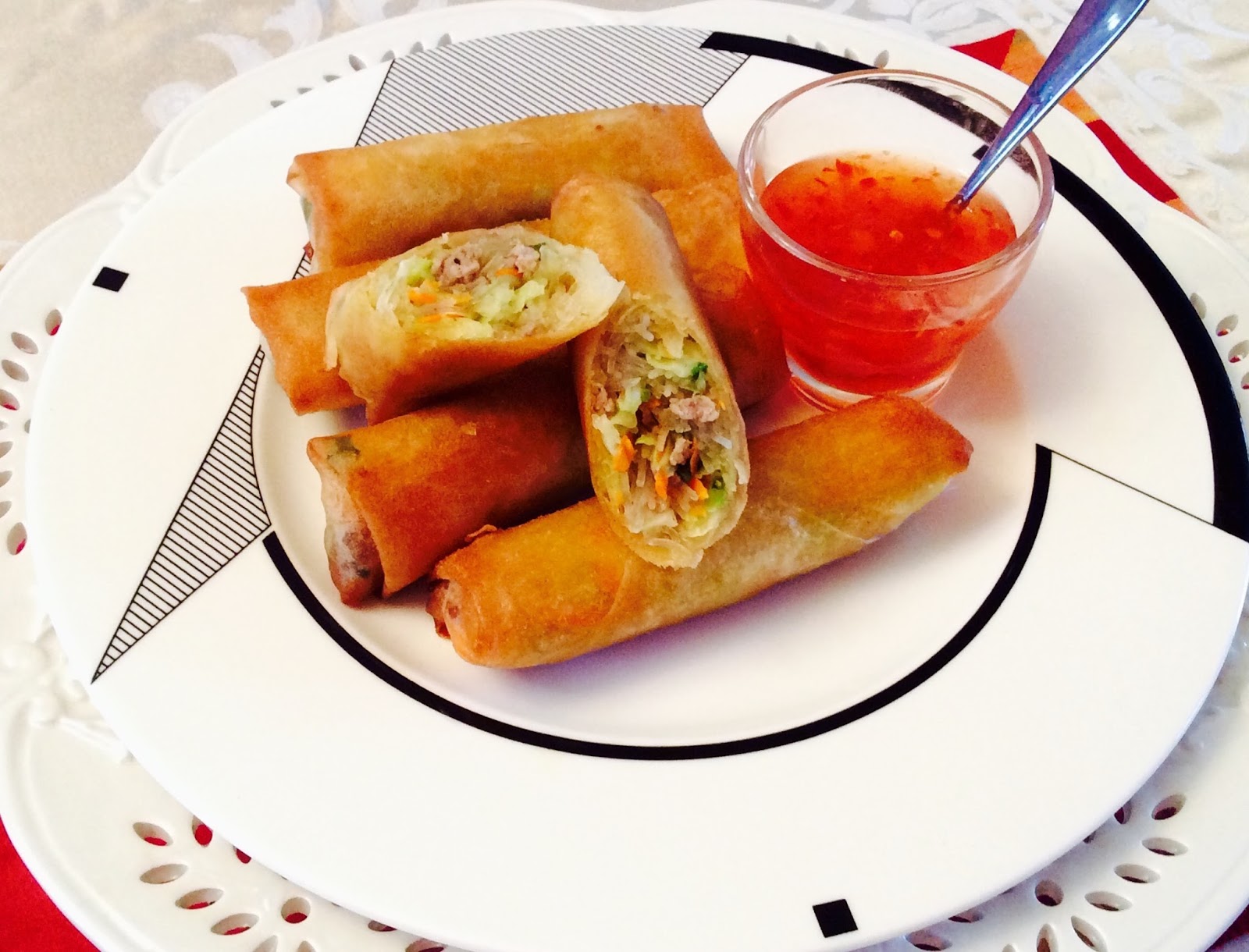 Lada's Kitchen: Thai Spring Rolls: Poh-Pia-Tod (ปอเปี๊ยะทอด)