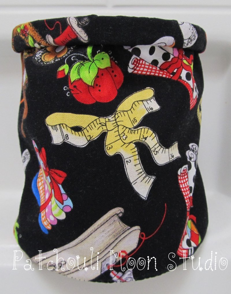 Patchouli Moon Studio: Collapsible Thread Catcher