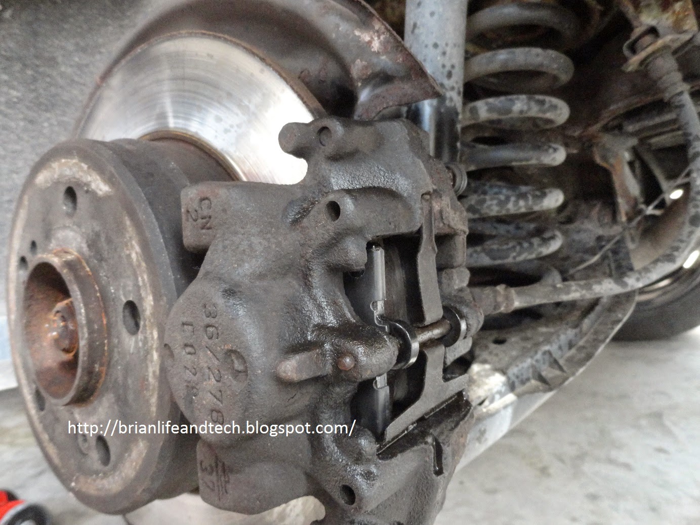 CHANGING REAR BRAKE PAD OF W203 MERCEDES C180K