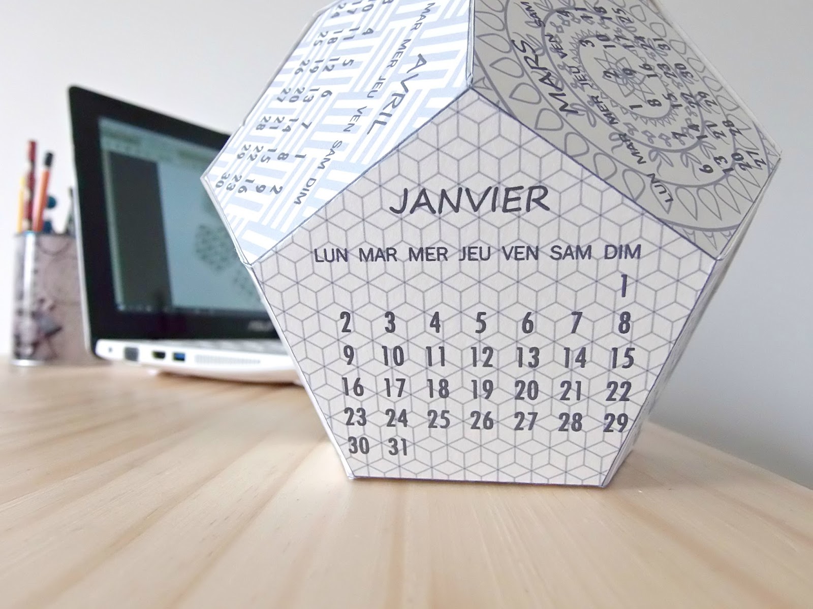 Calendrier de bureau graphique 2017 - Truc & Tricks