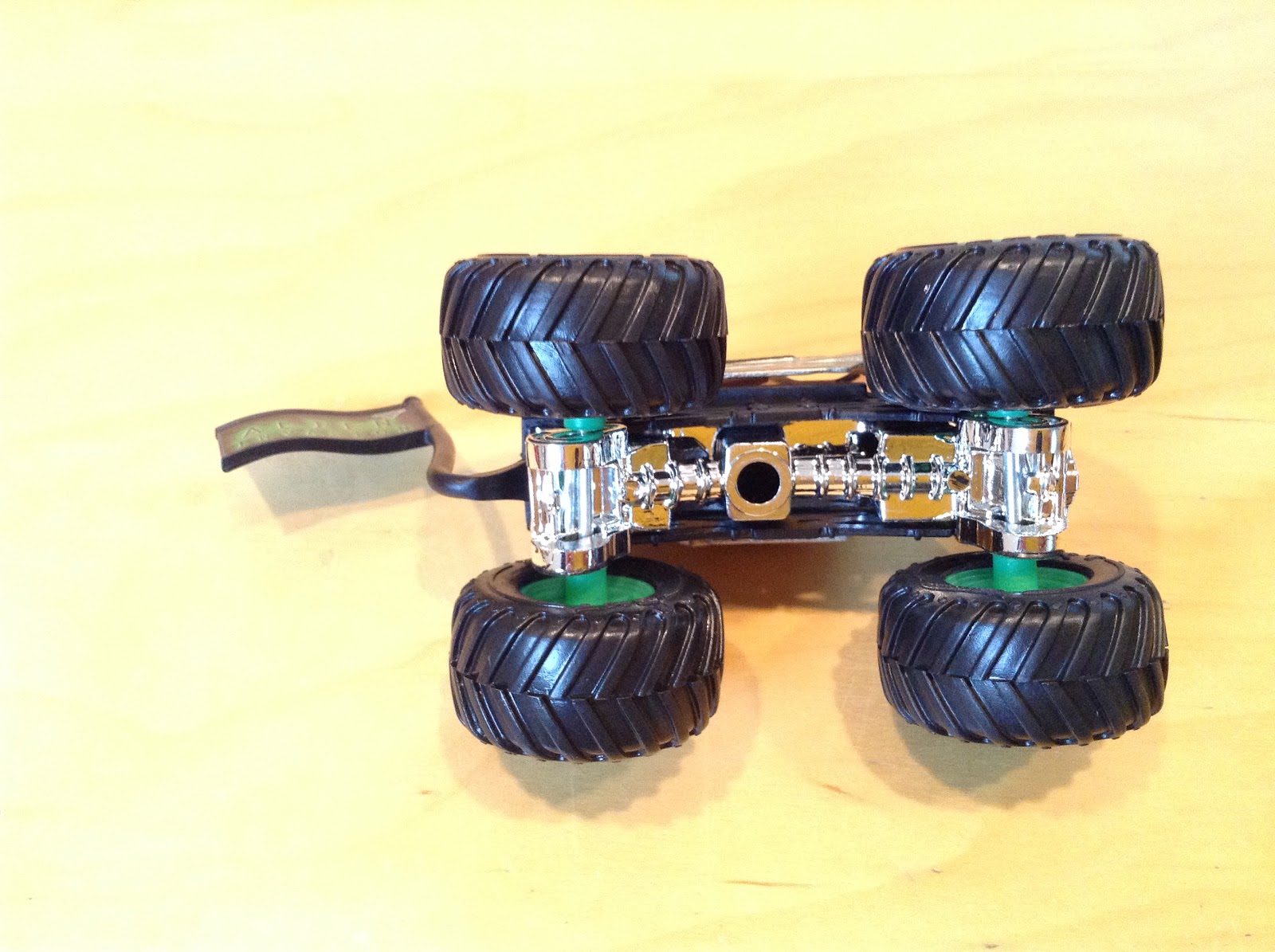 JULIAN'S HOT WHEELS BLOG: Alien Invasion Monster Jam Truck (2017 Epic ...