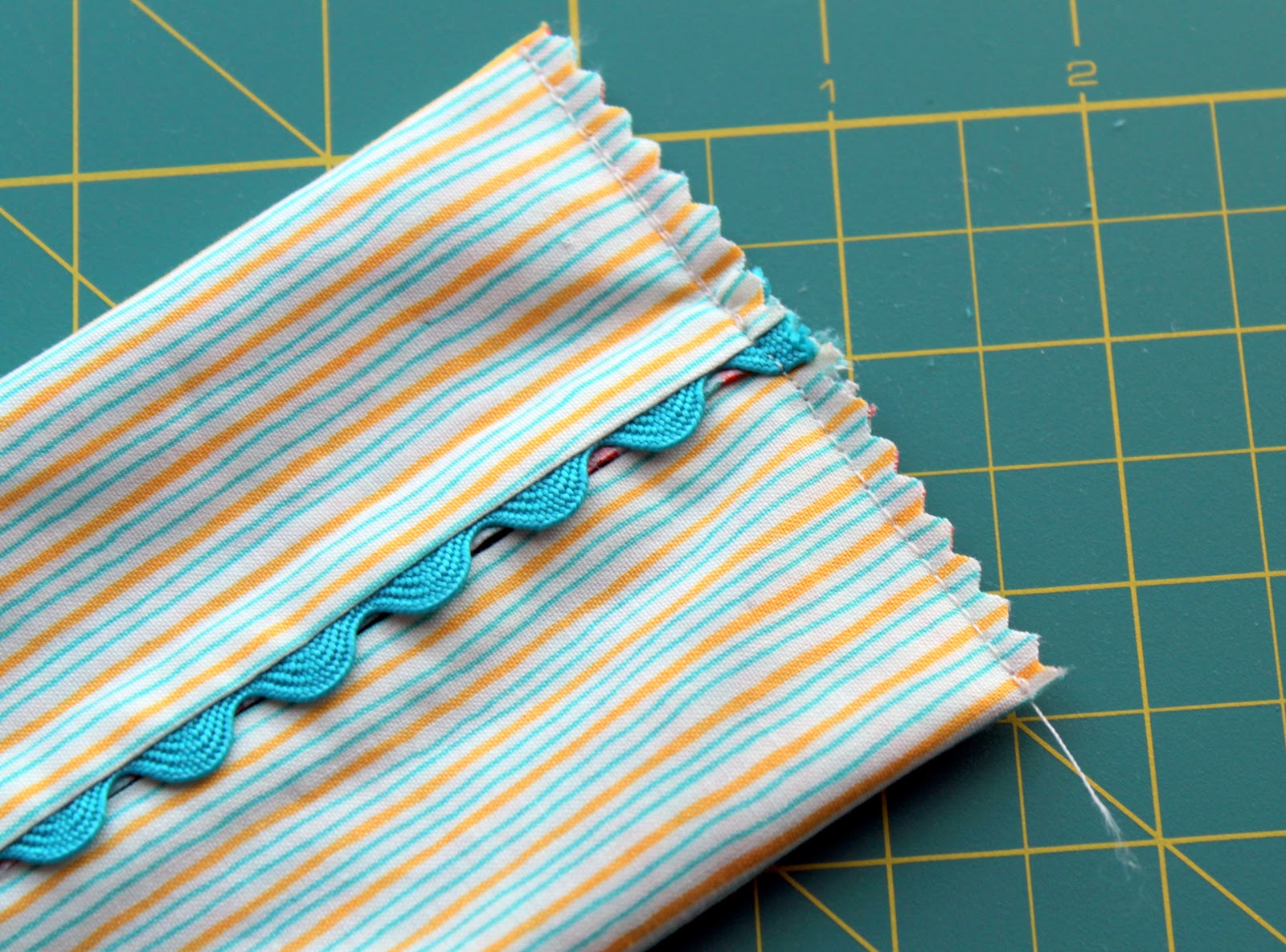 Rick Rack Travel Tissue Holder Tutorial - The Cottage Mama