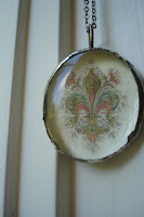 Runaway Thrift: DIY: Microscope Slide Jewelry